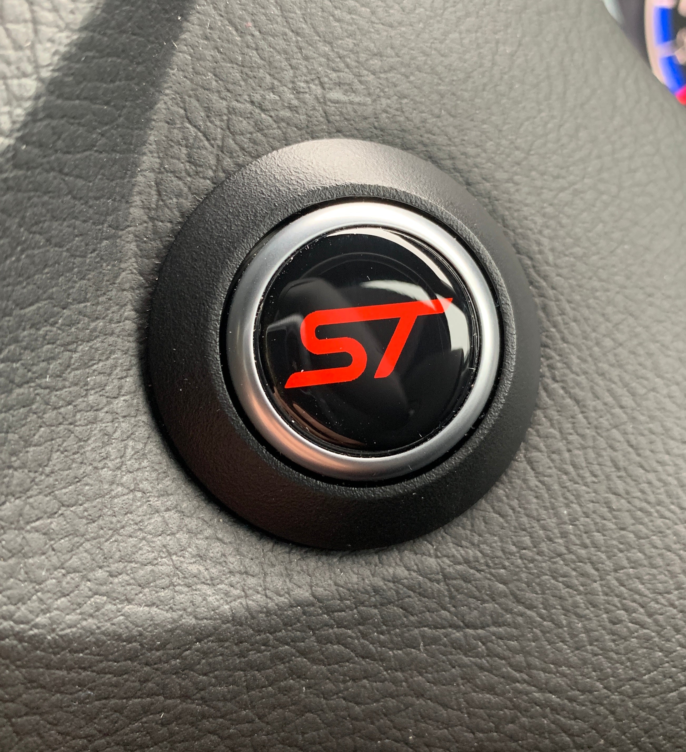 ST Start Button Gel Badge - 20mm – Garys Garage